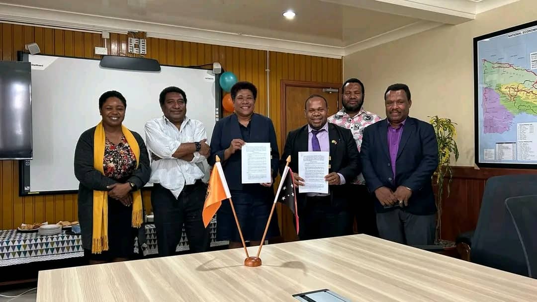 NPL & DoWH sign MoU for emergency road works on Wabag-Porgera road